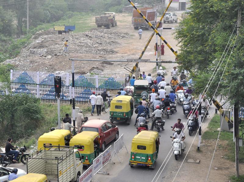 Decks cleared for underpass at Manimajra rail crossing | Hindustan Times
