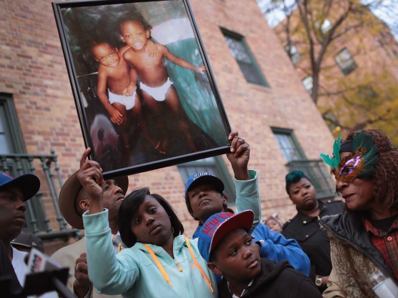 Racial tension flares in mostly white Chicago neighbourhood in US ...