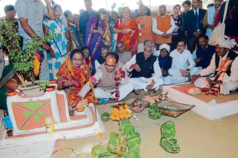 ‘Lok Manthan’: ‘Happiness is in roots, not material things’ | Hindustan ...