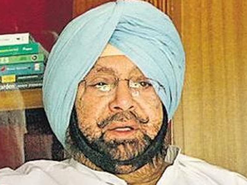 Amarinder meets ‘harried’ people, bankers at Bathinda bank | Hindustan ...