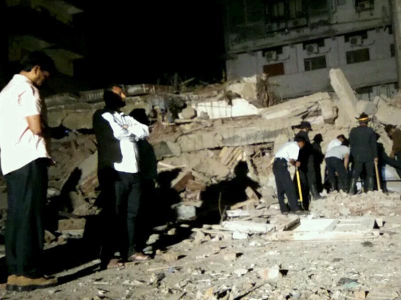 Man killed after dangerous building collapses in Thane | Mumbai news ...