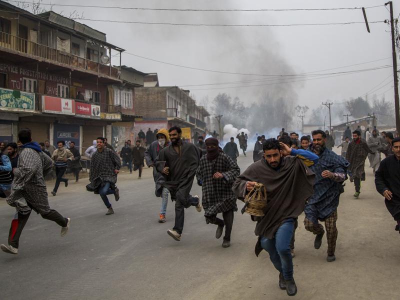 Life in Kashmir affected as separatists resume shutdown after a week ...