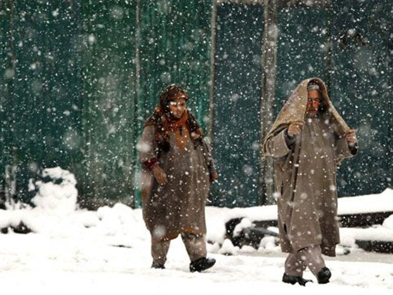 Kashmir receives season’s first snowfall | Latest News India