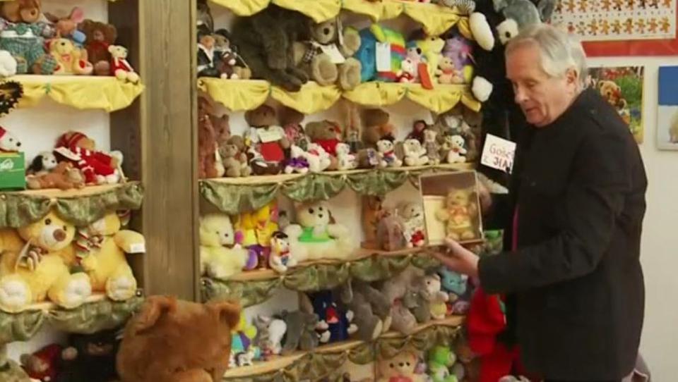 Watch | Polish man’s unique collection of 700 teddy bears | Hindustan Times