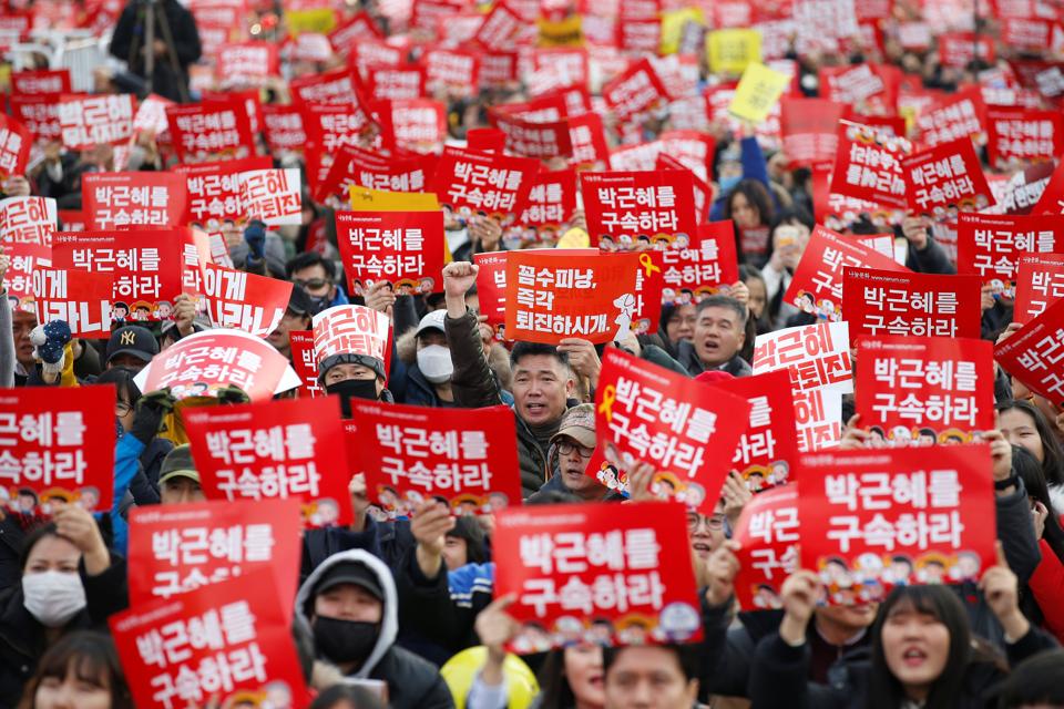 South Koreans protest, demand ouster and arrest of president | World News