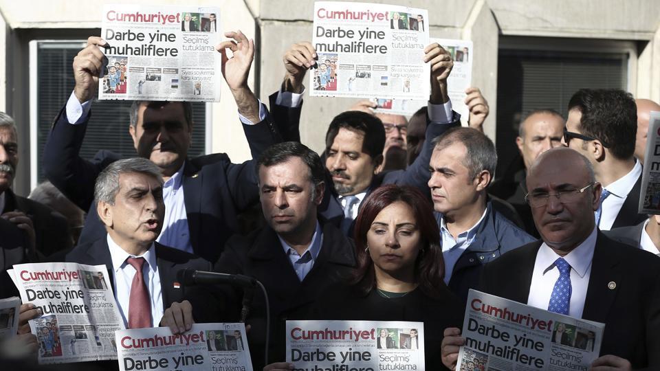 More journalists jailed in 2016 than in three decades | World News