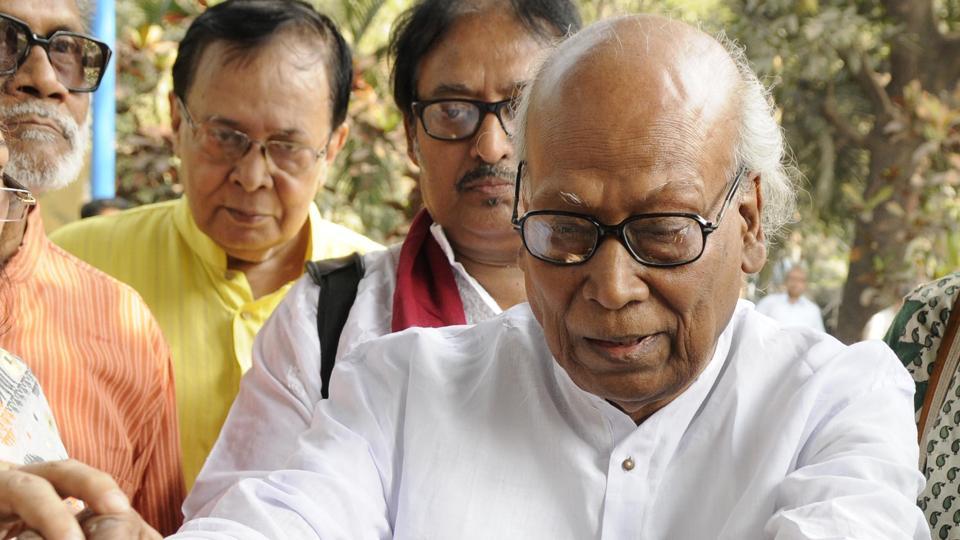 Bengali poet Shankha Ghosh chosen for Jnanpith Award | India News