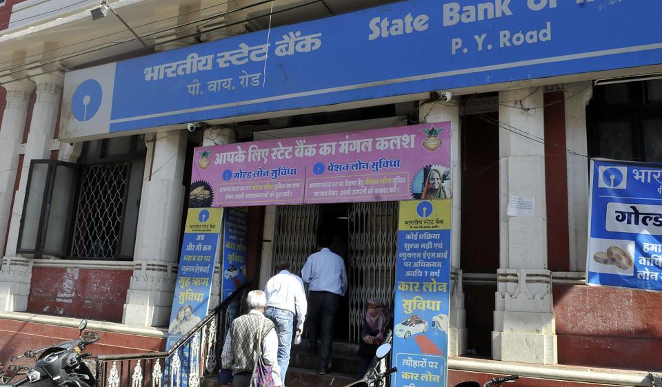 Note ban to have long-term effect on economy: Experts - Hindustan Times