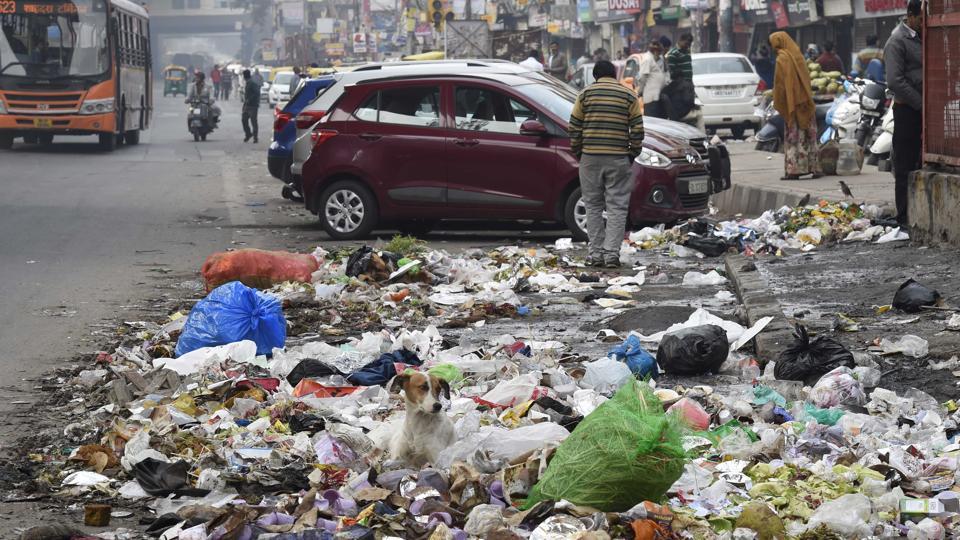 Watch | Garbage piles up as sanitation workers continue their strike | Hindustan Times