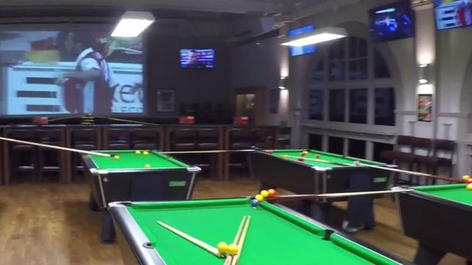 Watch | This snooker trick shot is simply out of this world | Hindustan ...