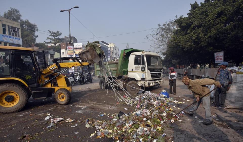 MCD strike in east Delhi called off, sanitation workers finally agree ...