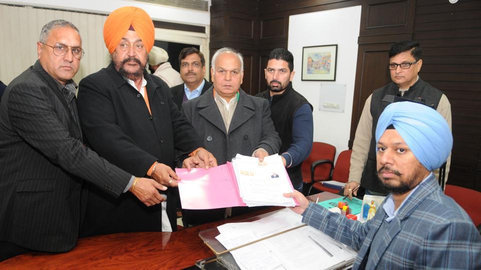 Non-performance tag hounds ex-MP Kaypee in Adampur | Hindustan Times