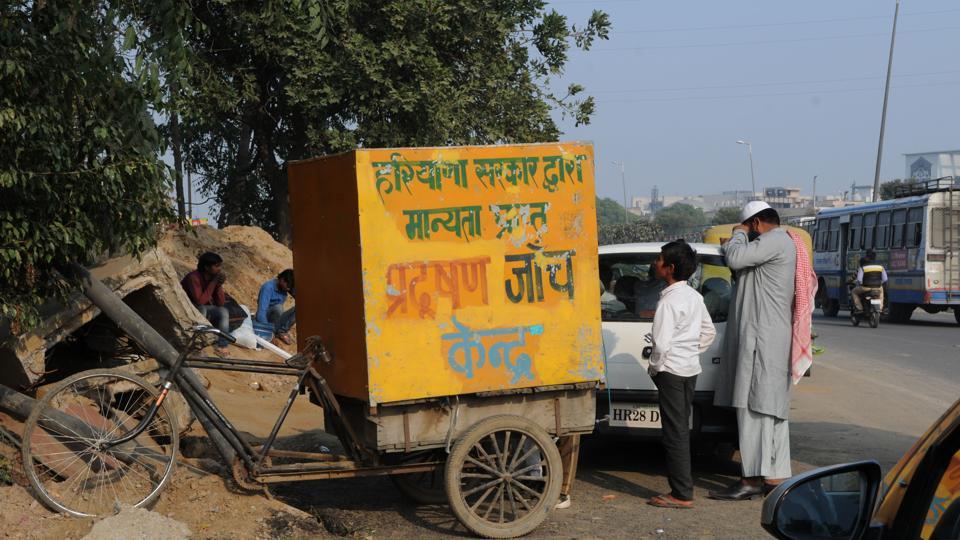 Mobile pollution checking unit impounded in Gurgaon | Hindustan Times