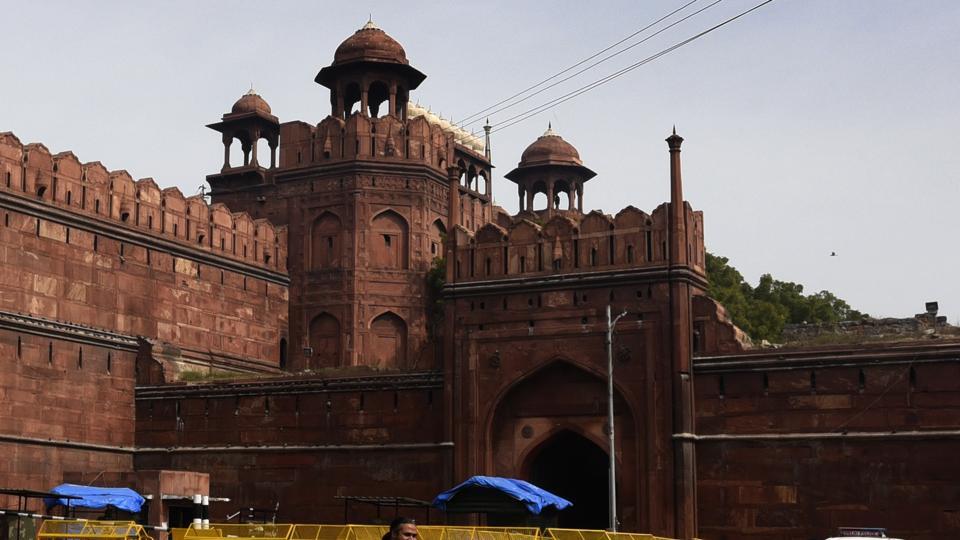 Grenade found in old well at Red Fort, fire tenders reach the spot ...