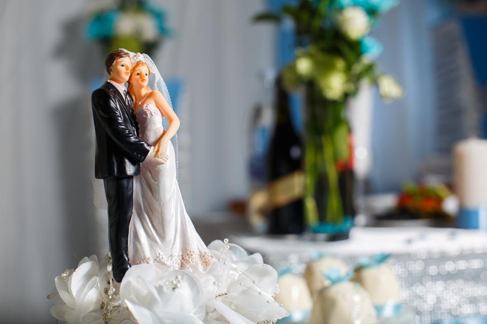More reasons to tie the knot: Study shows marriage makes you happier ...