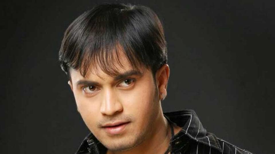 Marathi theatre actor dies while performing on stage | Latest News India