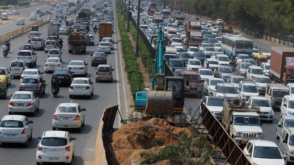 Mishap, snarls lead to traffic nightmare on Delhi-Gurgaon Expressway ...