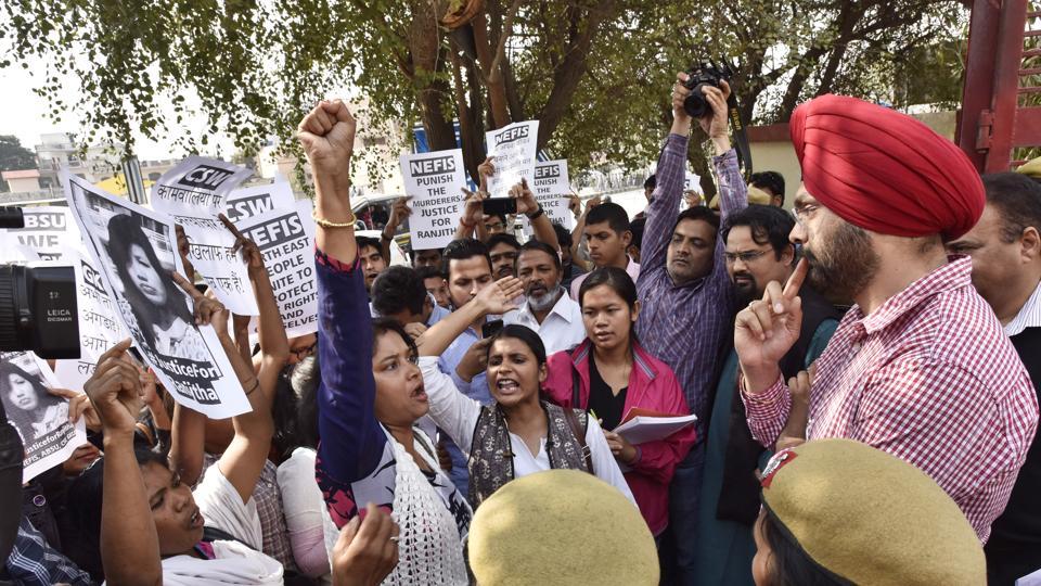 Gurgaon help suicide: Protesters outside police chief’s office demand ...