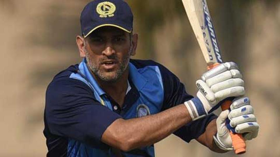 MS Dhoni rescued unhurt as fire breaks out at Dwarka hotel | Hindustan ...