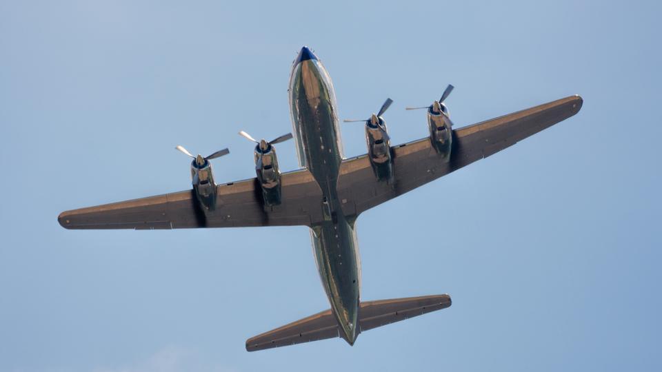 Australia: Propeller drops off plane as it approaches Sydney airport ...