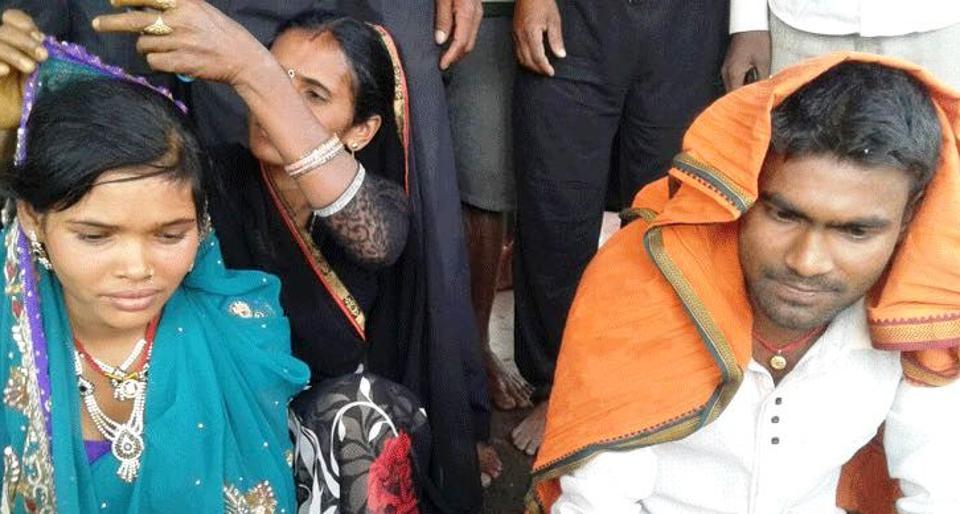 Bihar girl takes to Gandhigiri, wins back her love | Latest News India