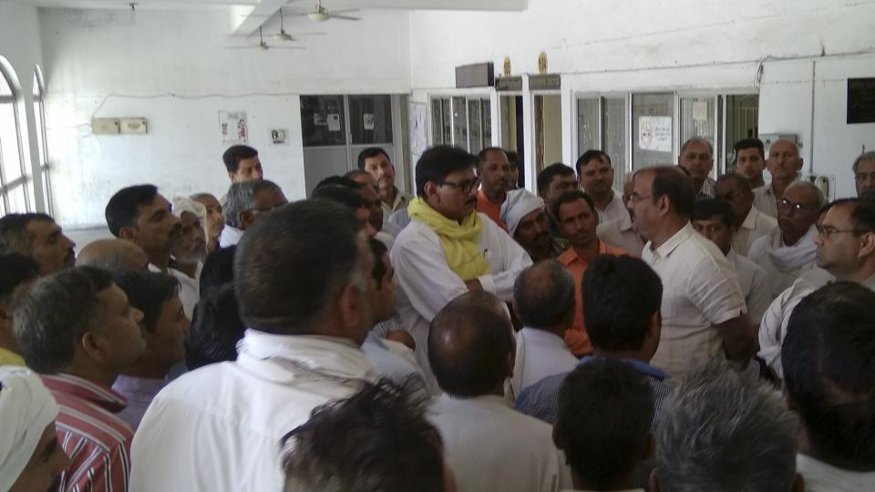 Jewar MLA to take up the case of Bhatta-Parsaul farmers with CM Yogi ...