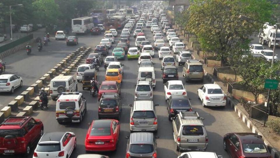 Yellow line rule at toll plazas is a poll gimmick, say commuters in ...