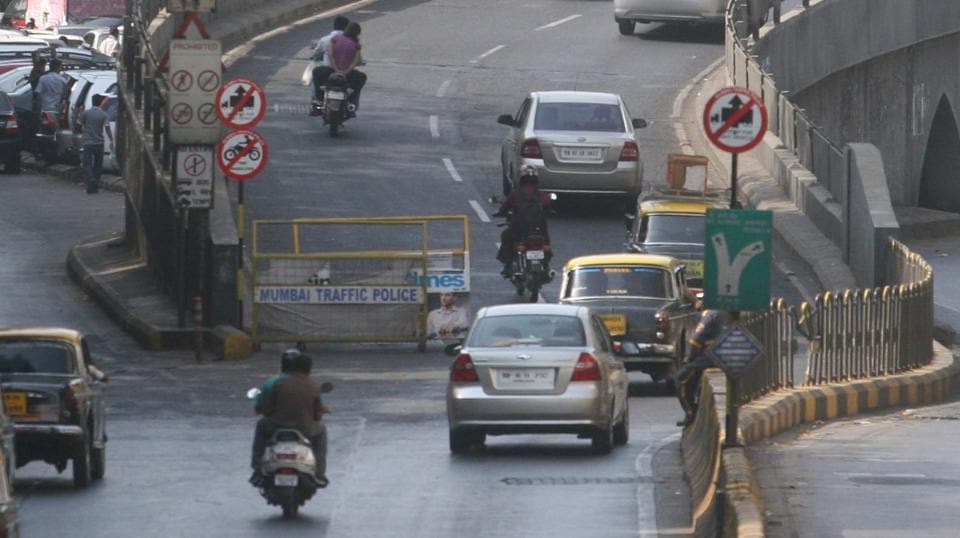 Doctor riding to hospital dies after losing control of bike on JJ ...
