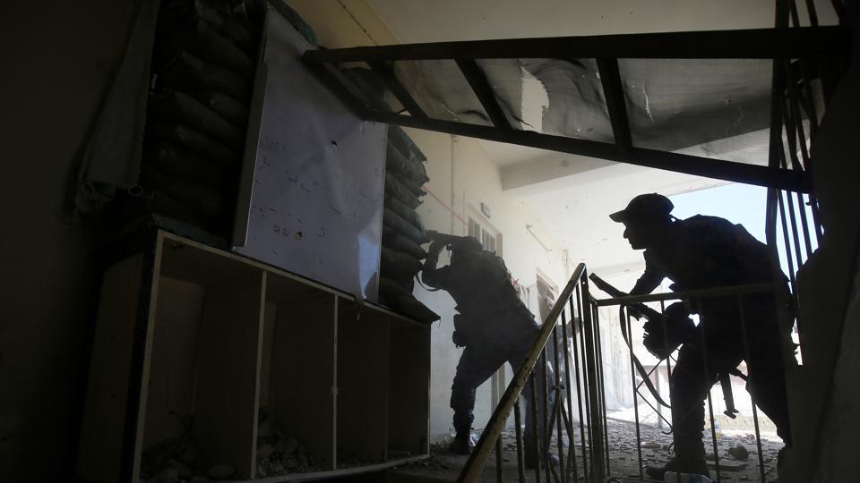 Iraq: Islamic State launches chlorine gas attacks in western Mosul ...