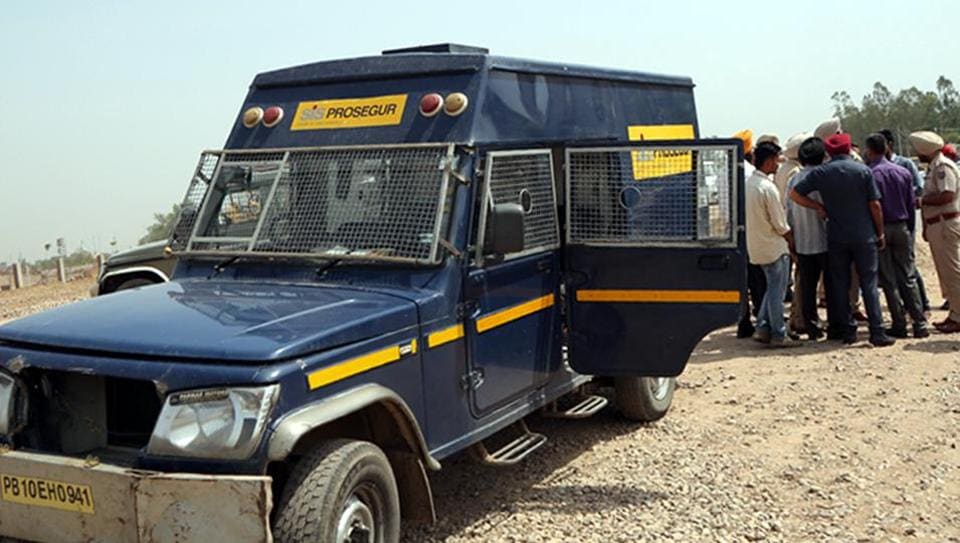 Day after, no breakthrough in Banur cash van heist - Hindustan Times