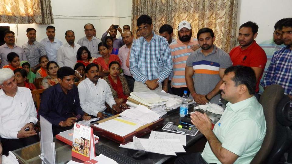 Gurgaon School Told To Clarify Fee Hike Soon Hindustan Times