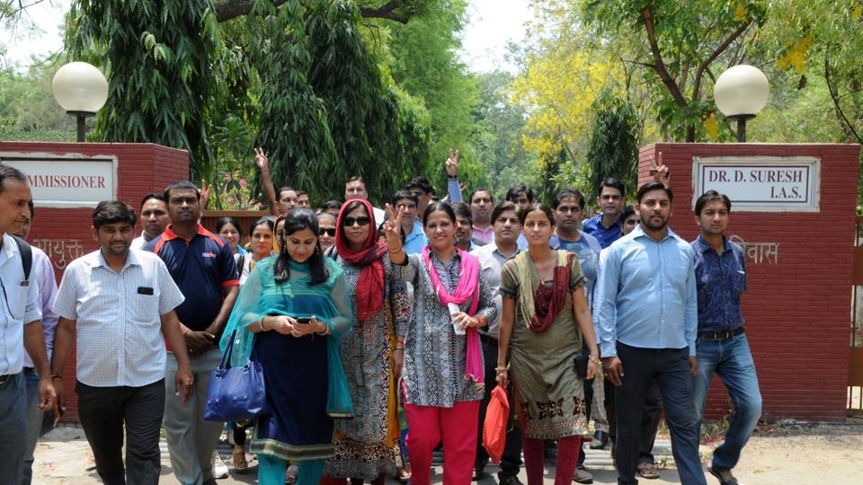 Fee hike: Divisional commissioner orders Gurgaon schools to follow ...