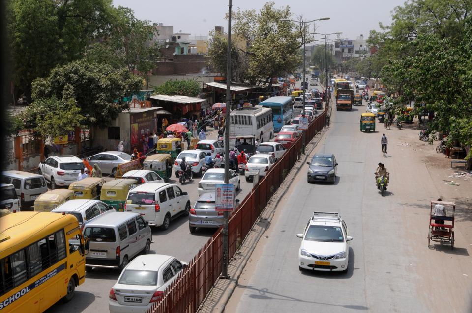 Gurgaon: 40 minutes to cross 2km stretch of Sheetla Mata road ...