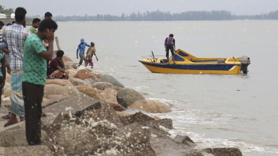 In photos: Cyclone Mora hits Bangladesh coast with strong wind and rain | Hindustan Times