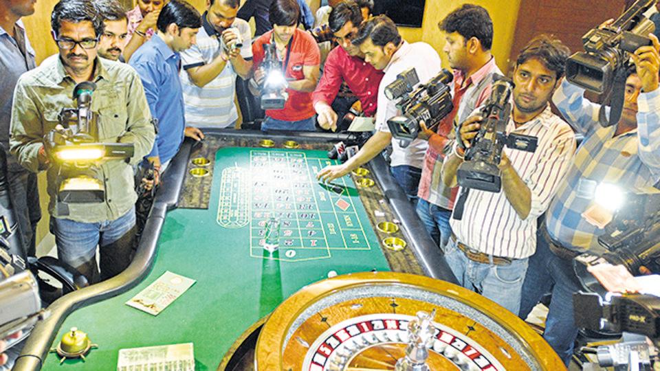 Online gambling racket busted in south Delhi, four arrested | Latest ...