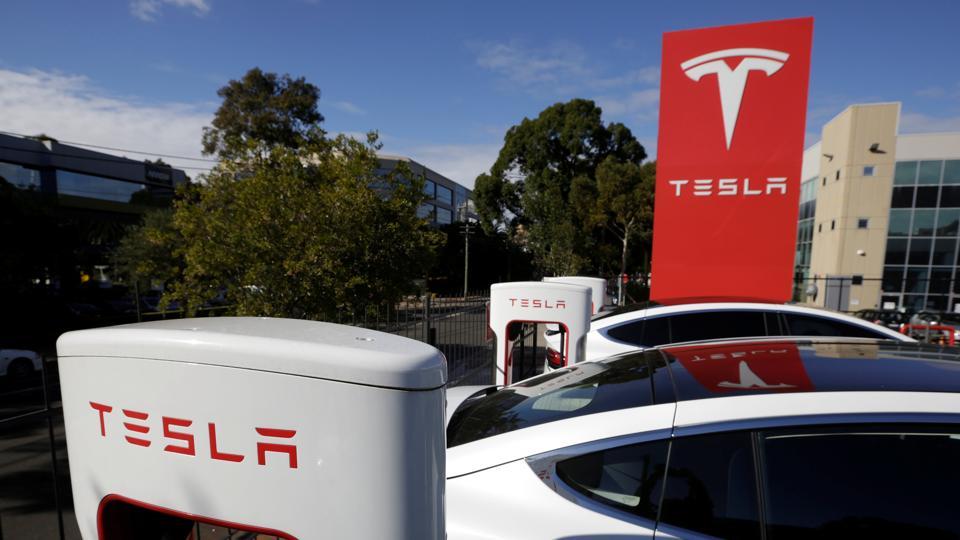 Driver blames Tesla’s autopilot feature for crash into marsh in ...