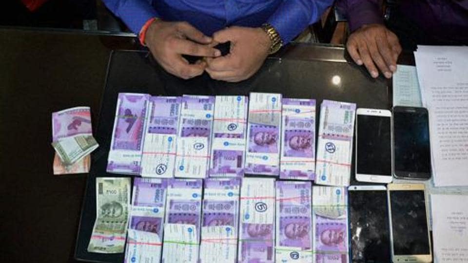 New 2,000, 500 rupee notes seized in fake currency haul: Home ministry ...