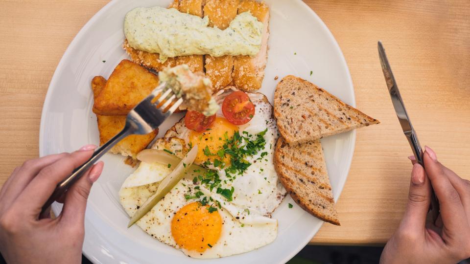 Did you know that having a big breakfast daily can help you lose weight ...