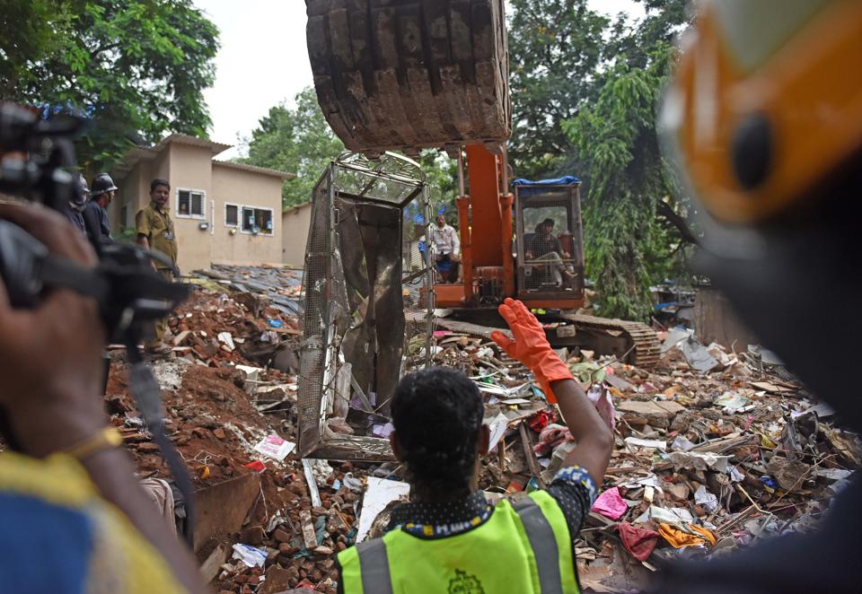 Mumbai building collapse: After 30 hours, rescue ops at Ghatkopar end ...