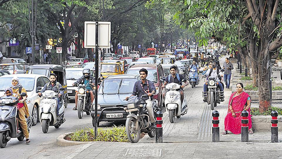 Save footpaths for pedestrians at Aundh ‘Smart City’ | Hindustan Times