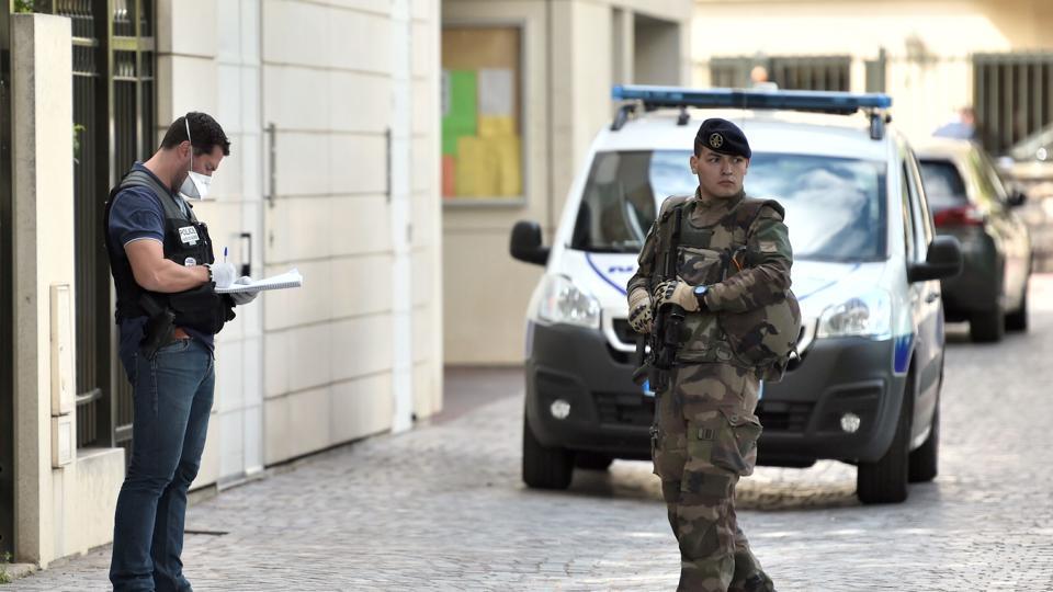French police shoot at, arrest suspect behind car attack on soldiers in ...