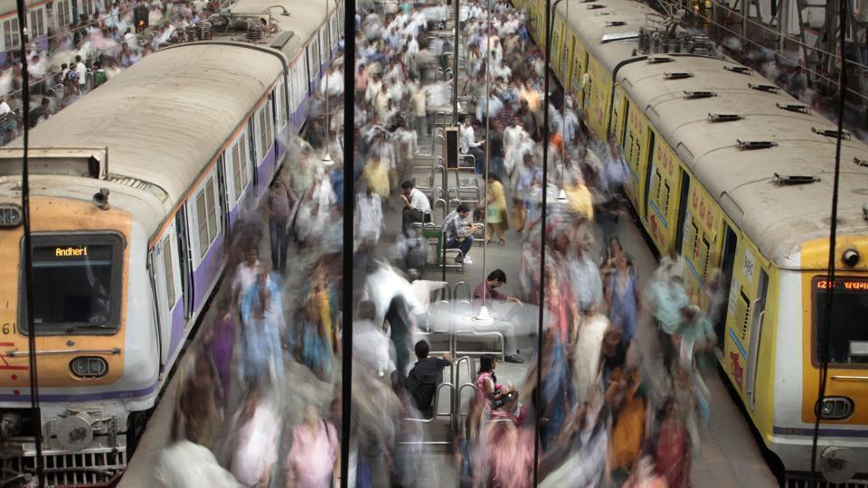 Flash mob-style: Mumbai cops to now board trains, frisk commuters ...