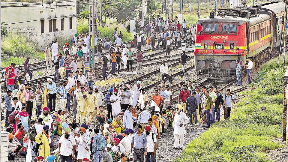 Chit fund firm staff, investors block rail track in Ludhiana, 25 trains ...