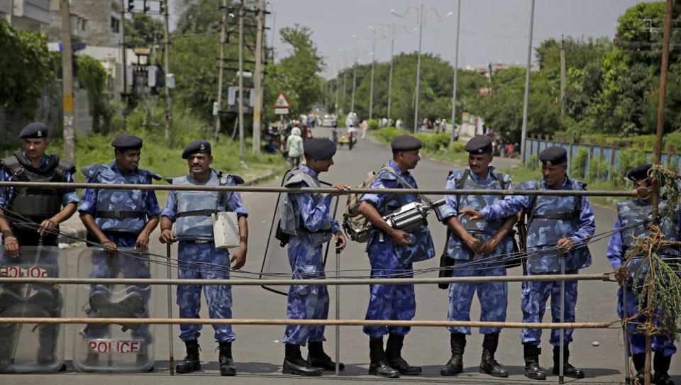 Panchkula: Ahead of verdict, security forces begin eviction of Dera ...