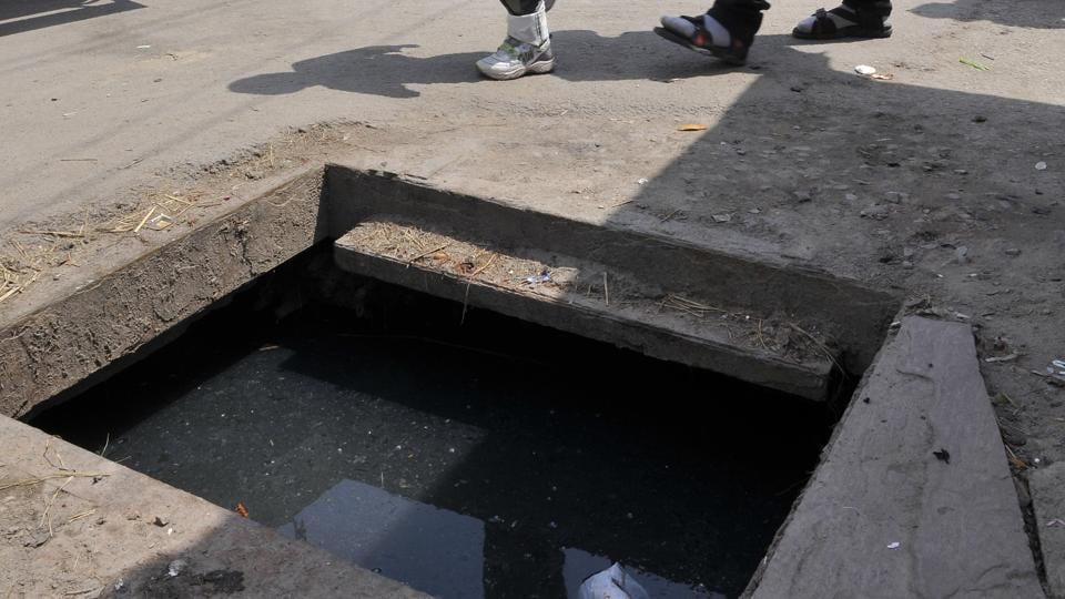 Manhole deaths: Civic bodies should be more responsible | Hindustan Times