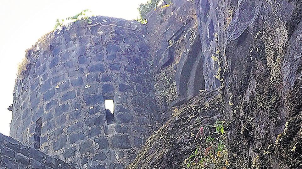 Visit this pyramid shaped hill fort near Pune which is a trekking ...