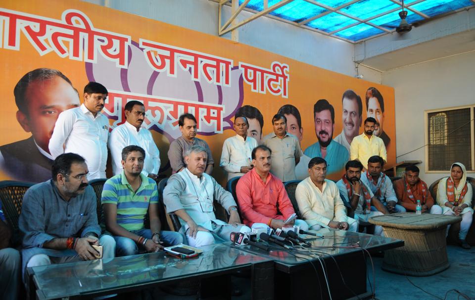 Six councillors, backed by Gurgaon MP join BJP, party tally at 20 ...