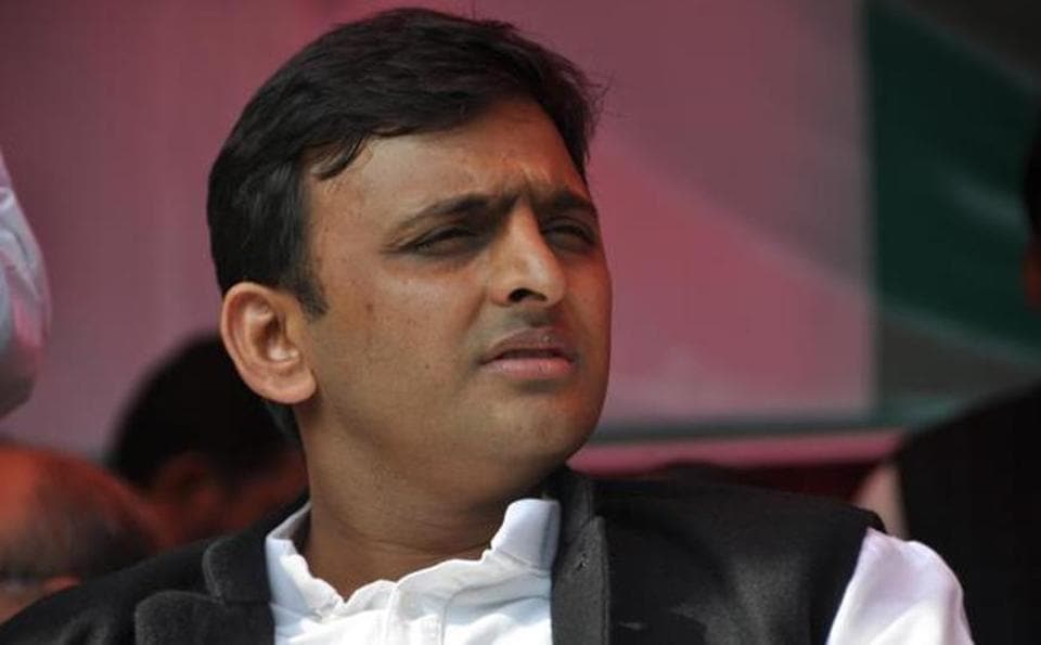 After Mulayam rap, Akhilesh meets him with convention invite ...