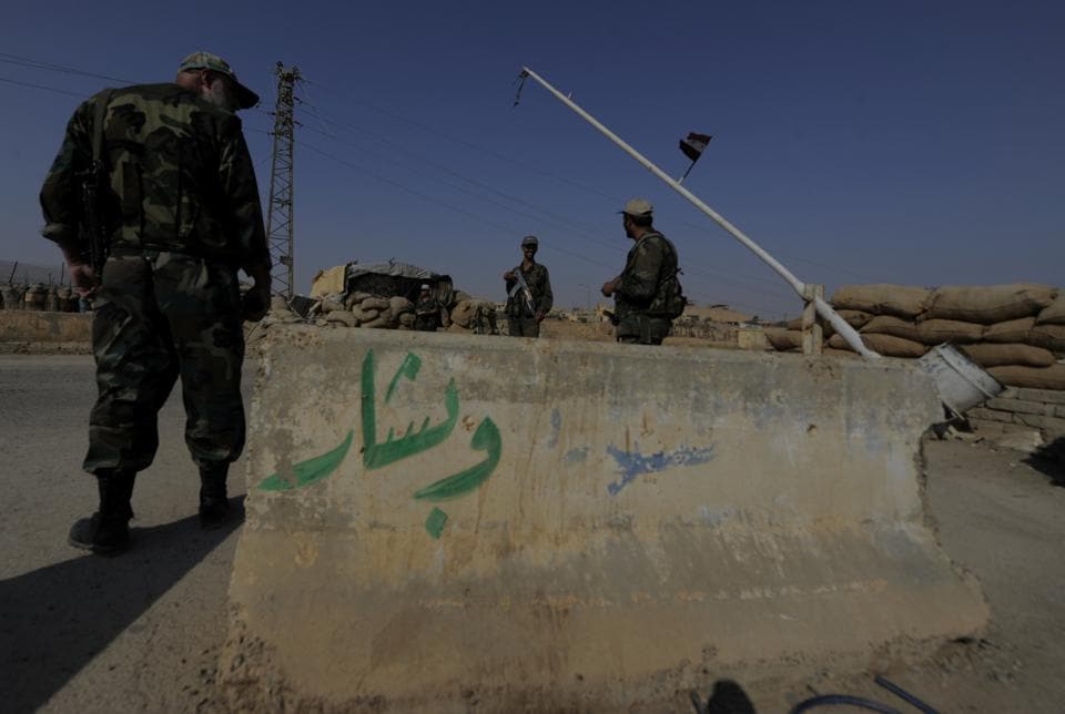 Syrian army has encircled Islamic State in al-Mayadin stronghold, says ...