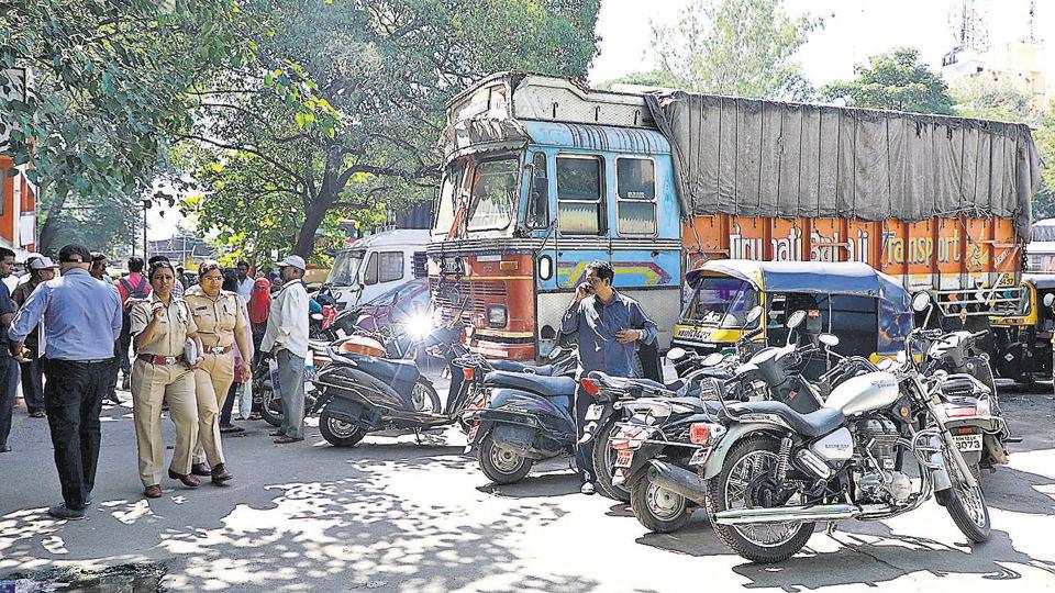 Pune RTO yet to adapt complete digitisation as applicants forced to ...